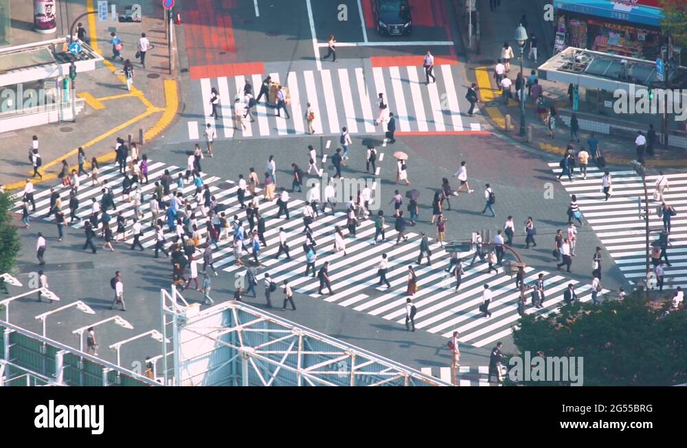 People cross the famous intersection in Shibuya, Tokyo, Japan Stock ...