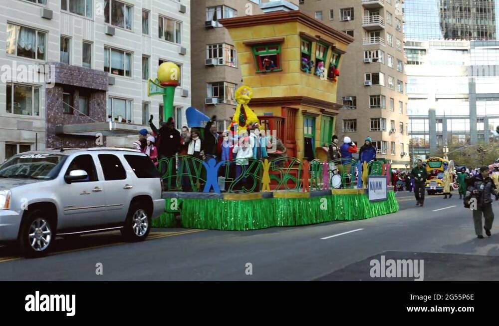 Sesame street Stock Videos & Footage - HD and 4K Video Clips - Alamy