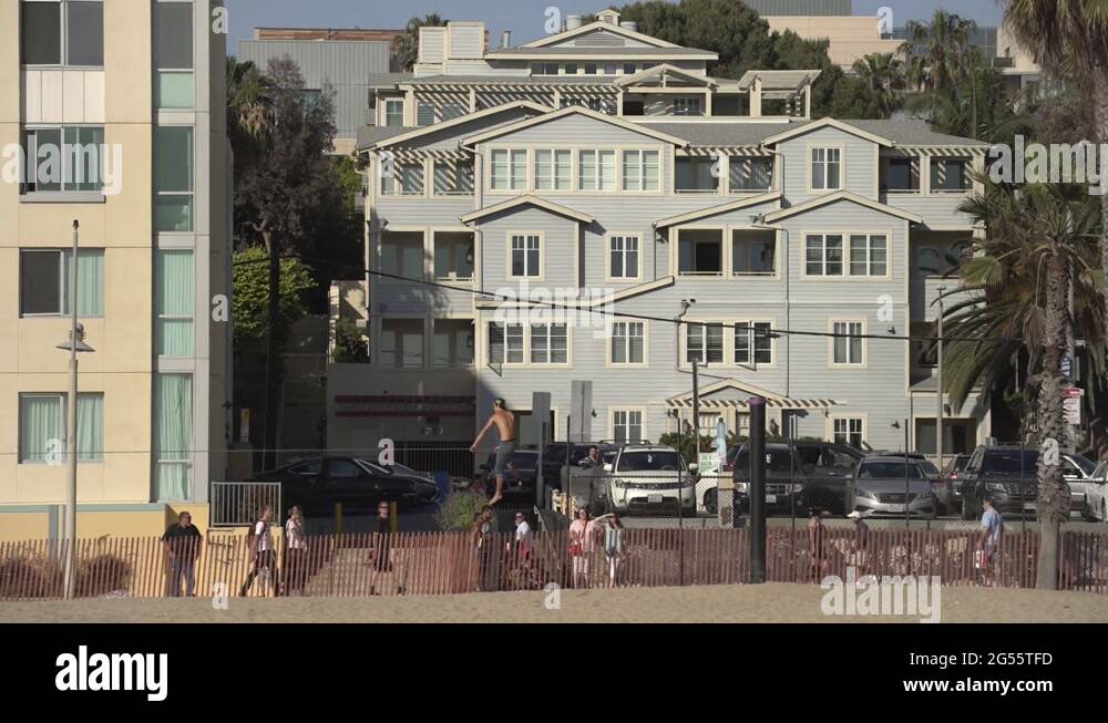 Man on a wire Stock Videos & Footage - HD and 4K Video Clips - Alamy