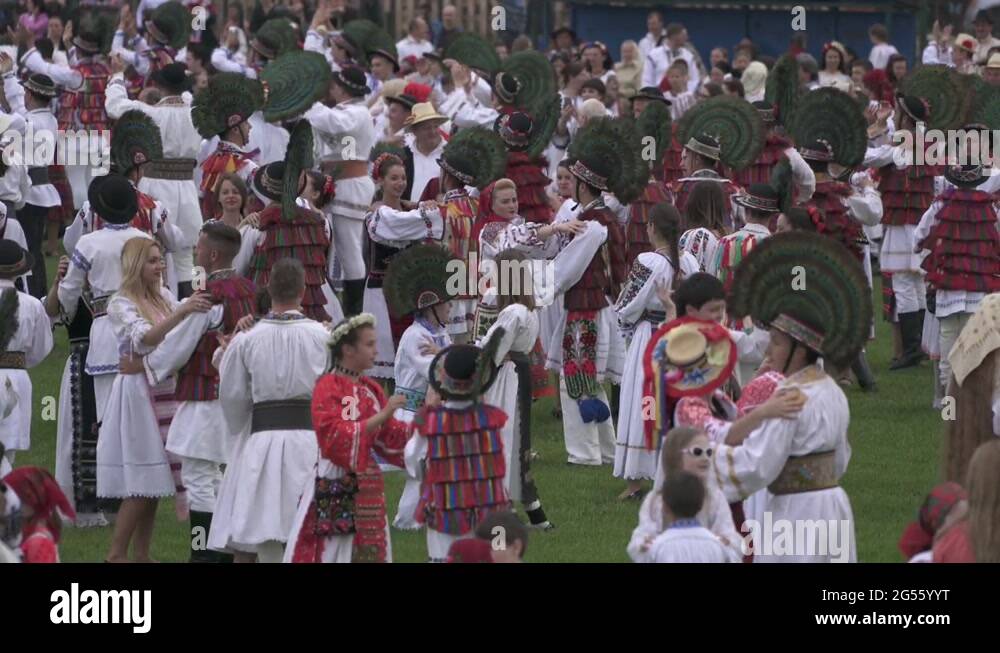 Romanians in traditional clothes dancing Stock Video Footage - Alamy