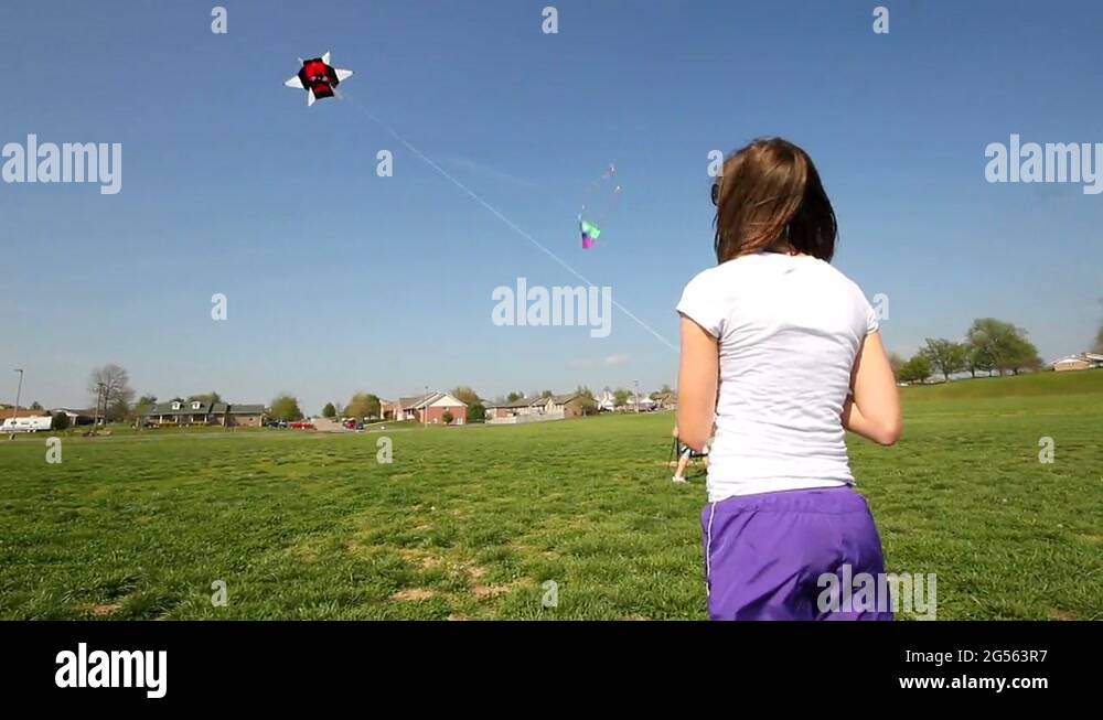 Kites flying Stock Videos & Footage - HD and 4K Video Clips - Alamy