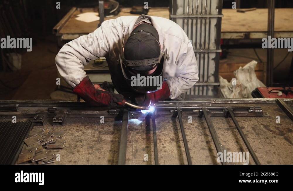 Metal steelwork Stock Videos & Footage - HD and 4K Video Clips - Alamy