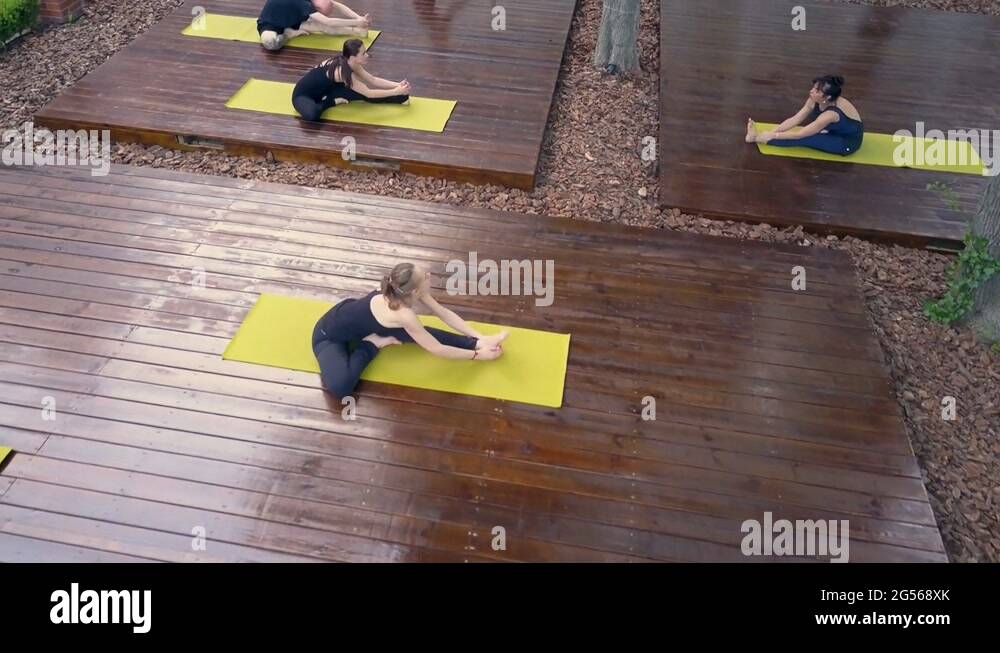 Head to knee Stock Videos & Footage - HD and 4K Video Clips - Alamy