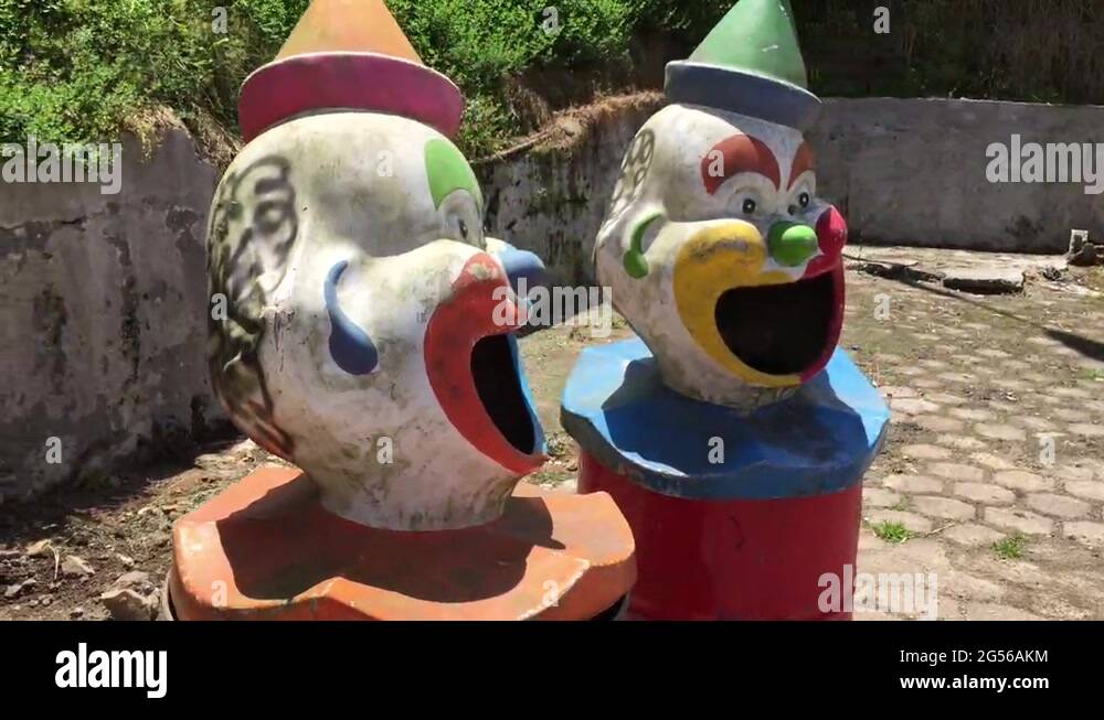 Clown circus falling Stock Videos & Footage - HD and 4K Video Clips - Alamy