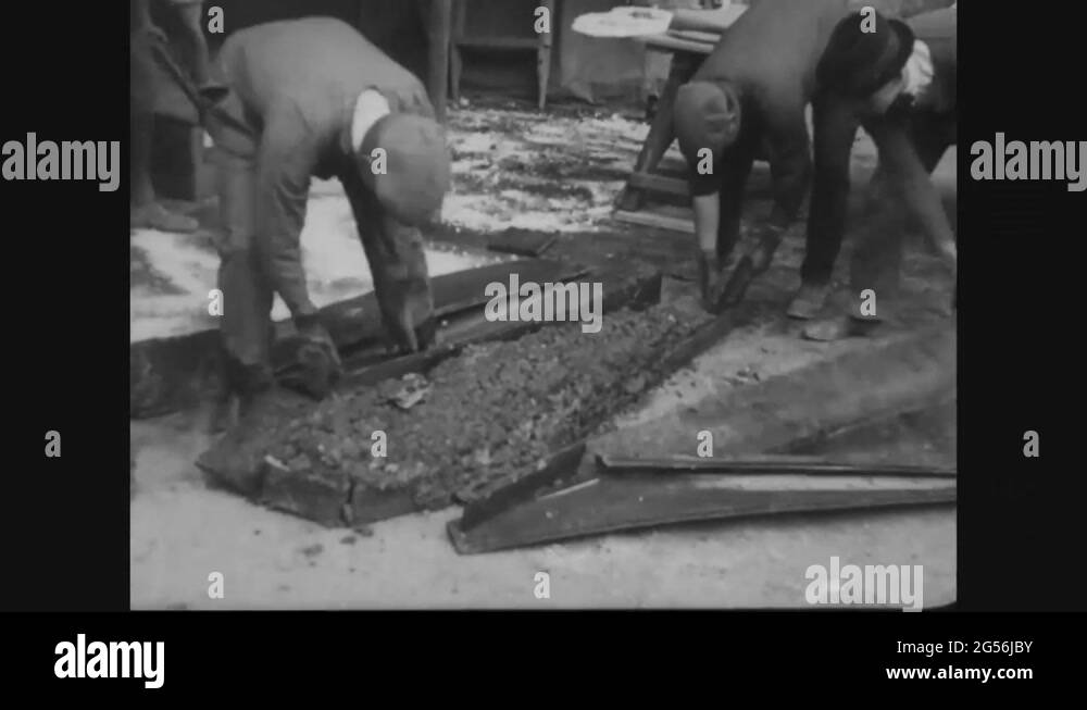 Soldier diggers Stock Videos & Footage - HD and 4K Video Clips - Alamy