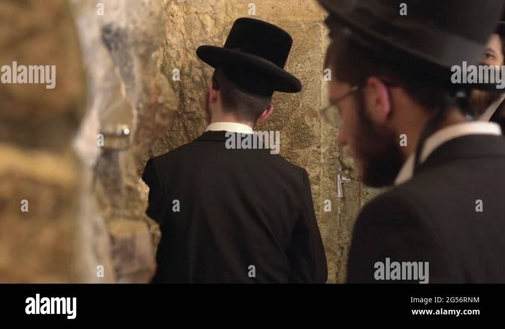 Jewish men praying Stock Videos & Footage - HD and 4K Video Clips - Alamy