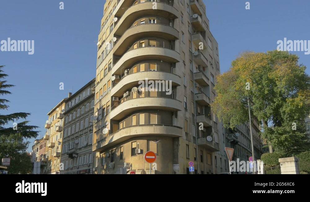 Corner of building Stock Videos & Footage - HD and 4K Video Clips - Alamy