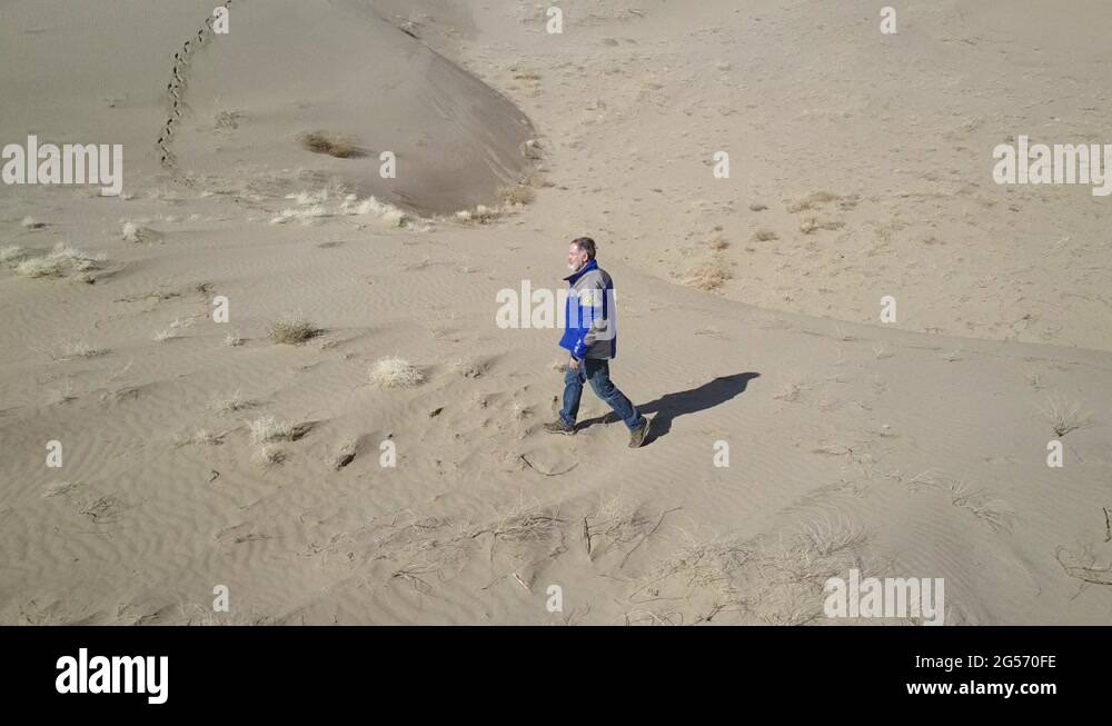 Man walking desert Stock Videos & Footage - HD and 4K Video Clips - Alamy