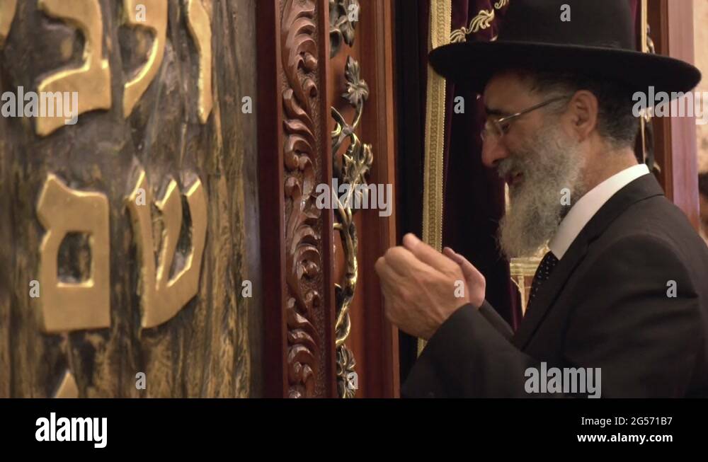 Jewish man praying and crying at the Wailing Wall Stock Video Footage ...