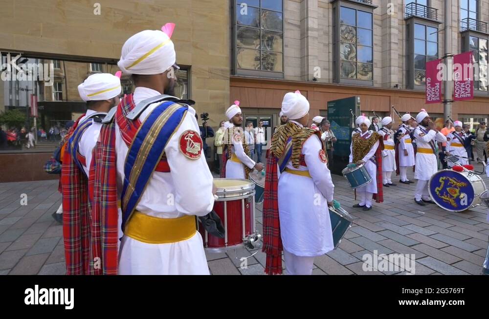 Band standing Stock Videos & Footage - HD and 4K Video Clips - Alamy