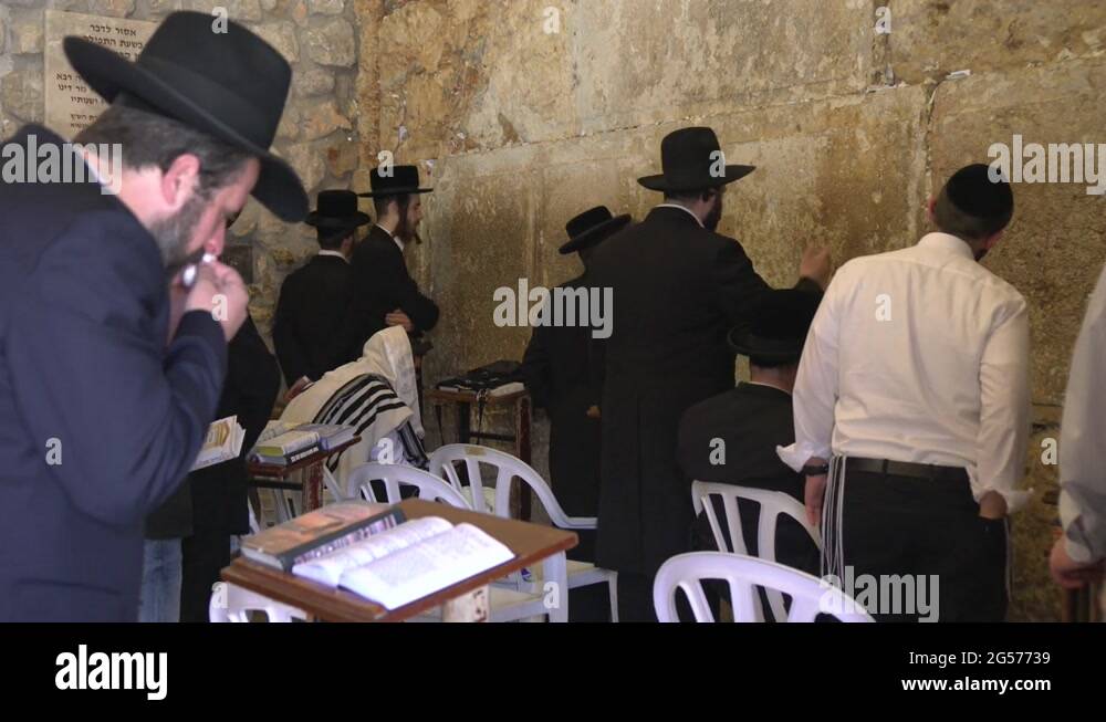 Jewish men praying Stock Videos & Footage - HD and 4K Video Clips - Alamy