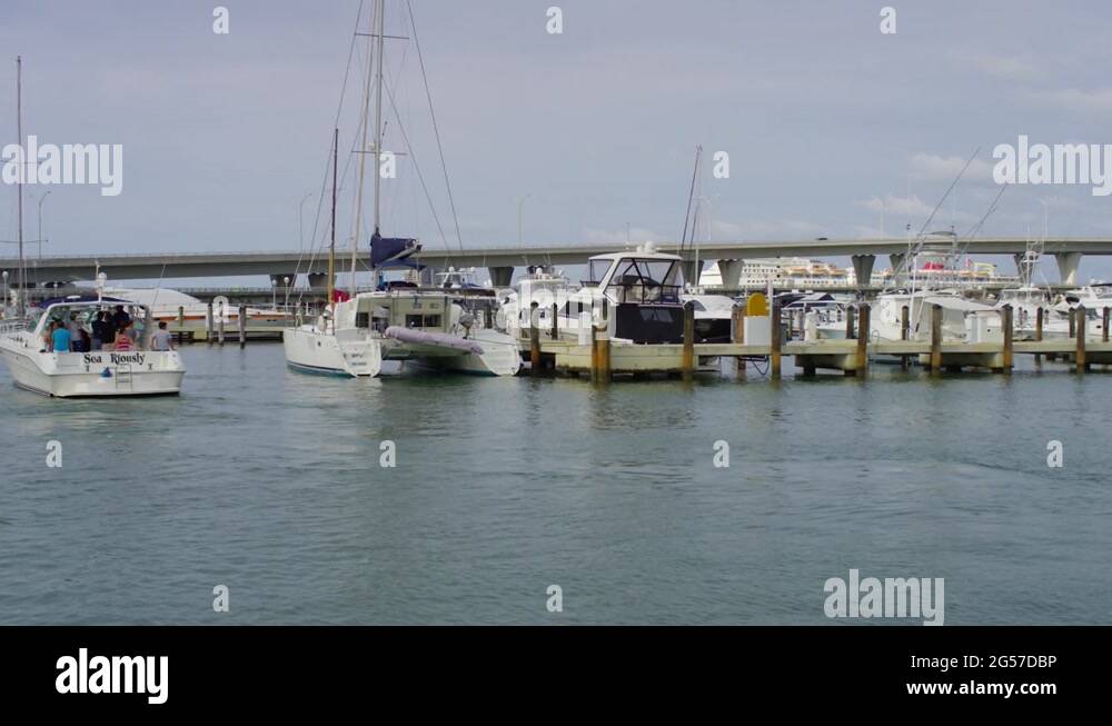 Bridge with boats Stock Videos & Footage - HD and 4K Video Clips - Alamy