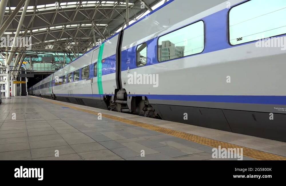 KTX high-speed train leaves the Seoul Station. South Korea Stock Video ...