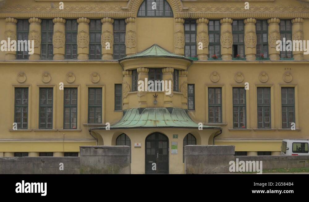 Pilaster building Stock Videos & Footage - HD and 4K Video Clips - Alamy