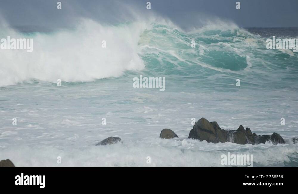 Ocean swell racing Stock Videos & Footage - HD and 4K Video Clips - Alamy