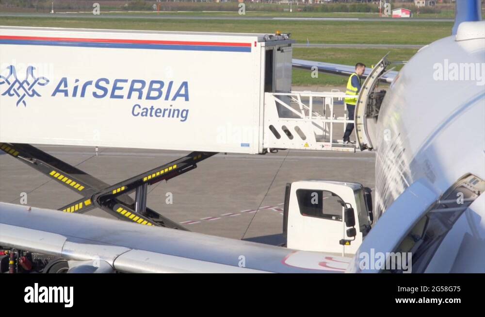 Catering truck airport airplane Stock Videos & Footage - HD and 4K ...