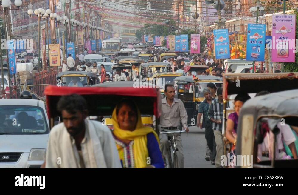 India crowd rush Stock Videos & Footage - HD and 4K Video Clips - Alamy