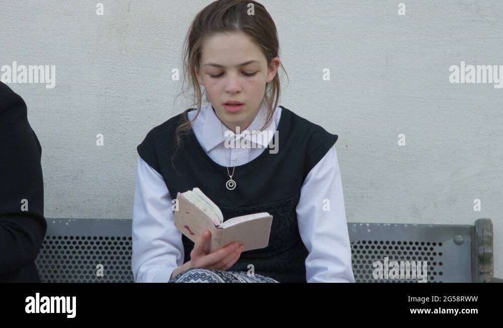 Jewish girl reading Stock Videos & Footage - HD and 4K Video Clips - Alamy