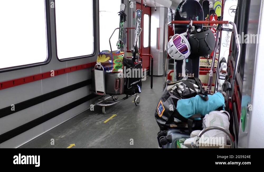 Ski carriage Stock Videos & Footage - HD and 4K Video Clips - Alamy