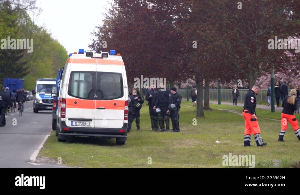 Paramedics ambulance Stock Videos & Footage - HD and 4K Video Clips - Alamy