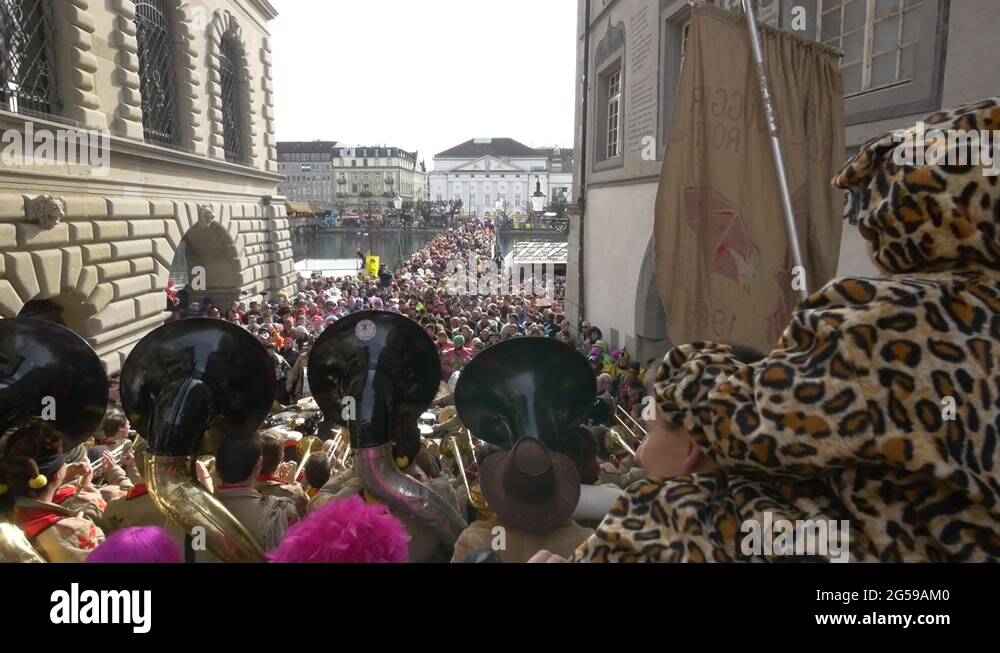 Listening crowd Stock Videos & Footage - HD and 4K Video Clips - Alamy