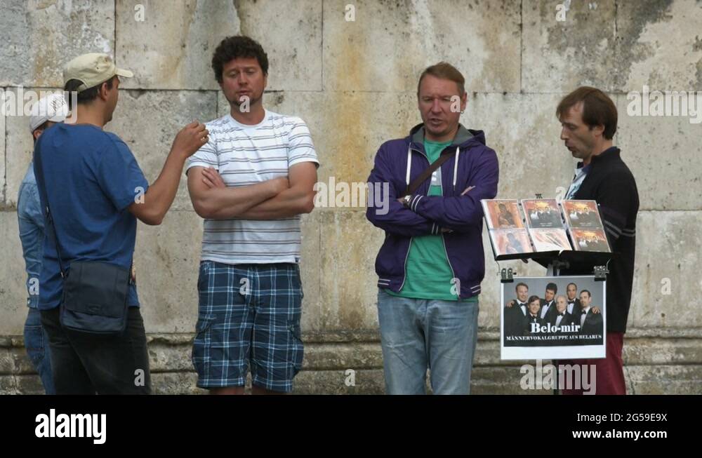 Men singing Stock Videos & Footage - HD and 4K Video Clips - Alamy