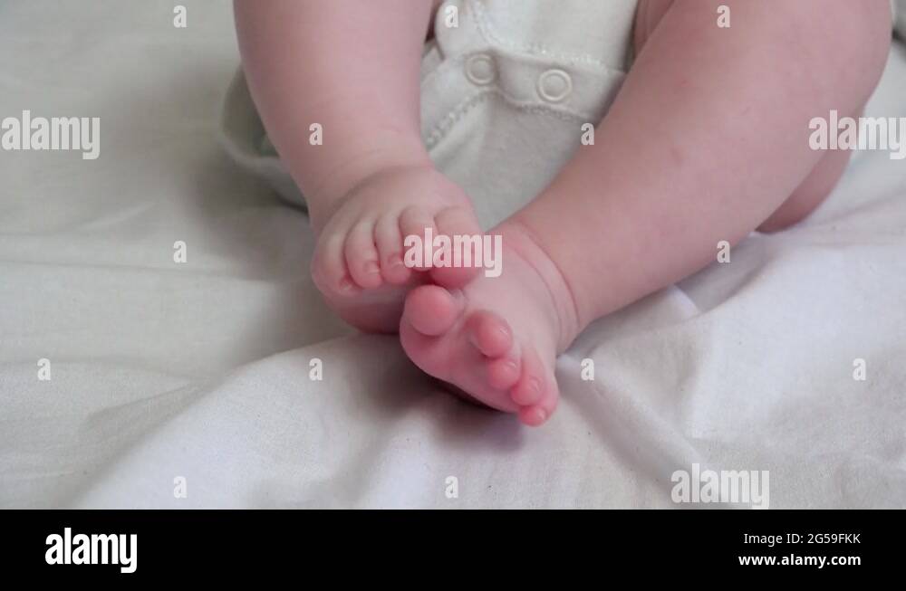 Human feet detail Stock Videos & Footage - HD and 4K Video Clips - Alamy