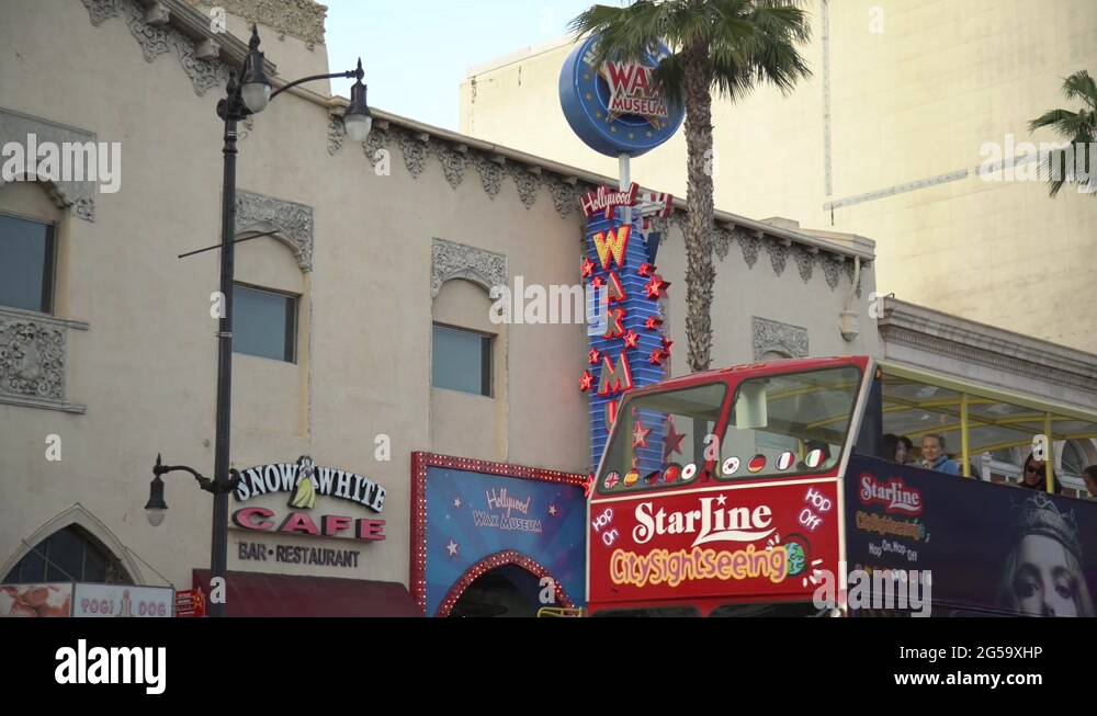 Hollywood tour bus Stock Videos & Footage - HD and 4K Video Clips - Alamy