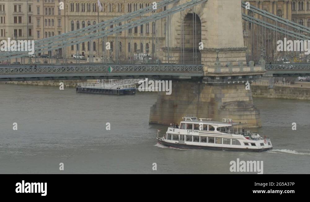 Floating chain Stock Videos & Footage - HD and 4K Video Clips - Alamy