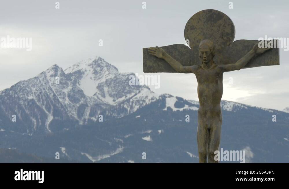 Crucifixion statue Stock Videos & Footage - HD and 4K Video Clips - Alamy