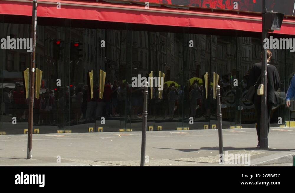 Store windows Stock Videos & Footage - HD and 4K Video Clips - Alamy