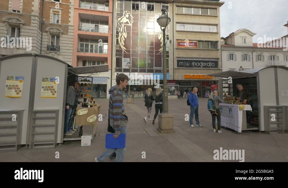 Street stands Stock Videos & Footage - HD and 4K Video Clips - Alamy