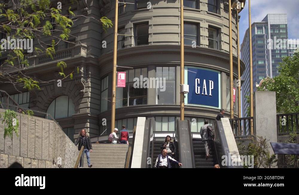Gap store Stock Videos & Footage - HD and 4K Video Clips - Alamy