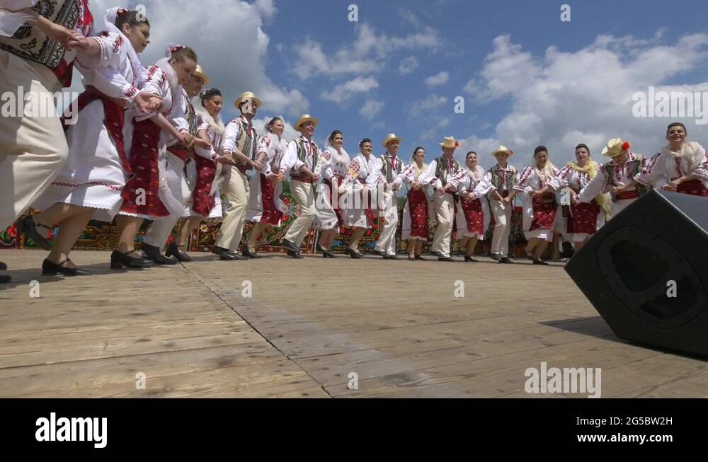 Traditional dancers Stock Videos & Footage - HD and 4K Video Clips - Alamy