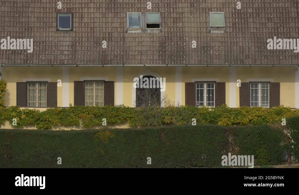 Hedge house Stock Videos & Footage - HD and 4K Video Clips - Alamy