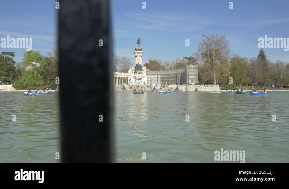 Lake of retiro park Stock Videos & Footage - HD and 4K Video Clips - Alamy