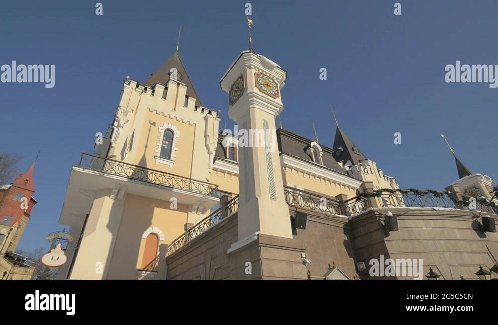 Puppet clock Stock Videos & Footage - HD and 4K Video Clips - Alamy