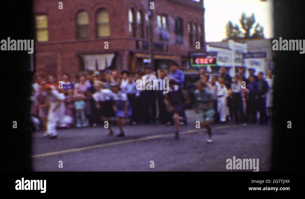 Running race crowd watching Stock Videos & Footage - HD and 4K Video ...