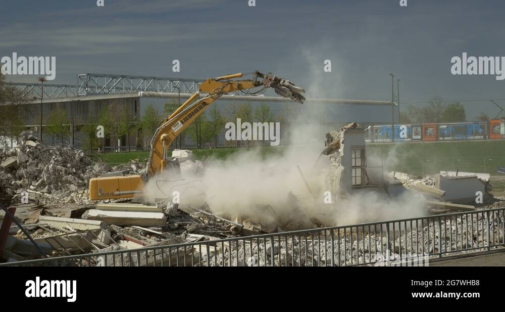 Building demolition by a powerful, articulating mechanical jaws Stock ...