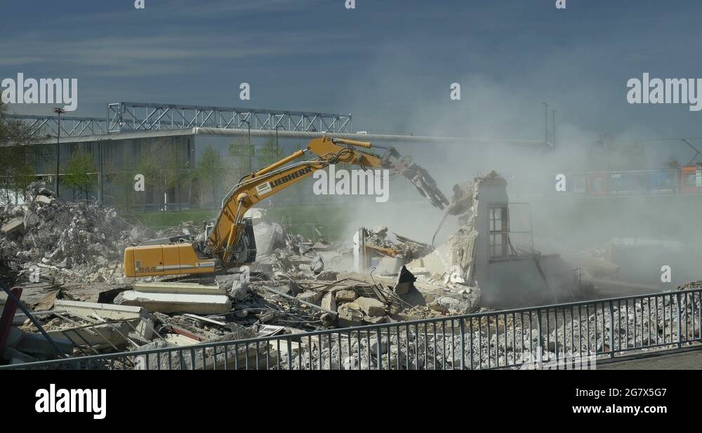 Building demolition by a powerful, articulating mechanical jaws Stock ...