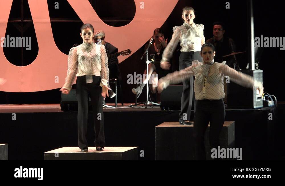 Women tap dancing Stock Videos & Footage - HD and 4K Video Clips - Alamy