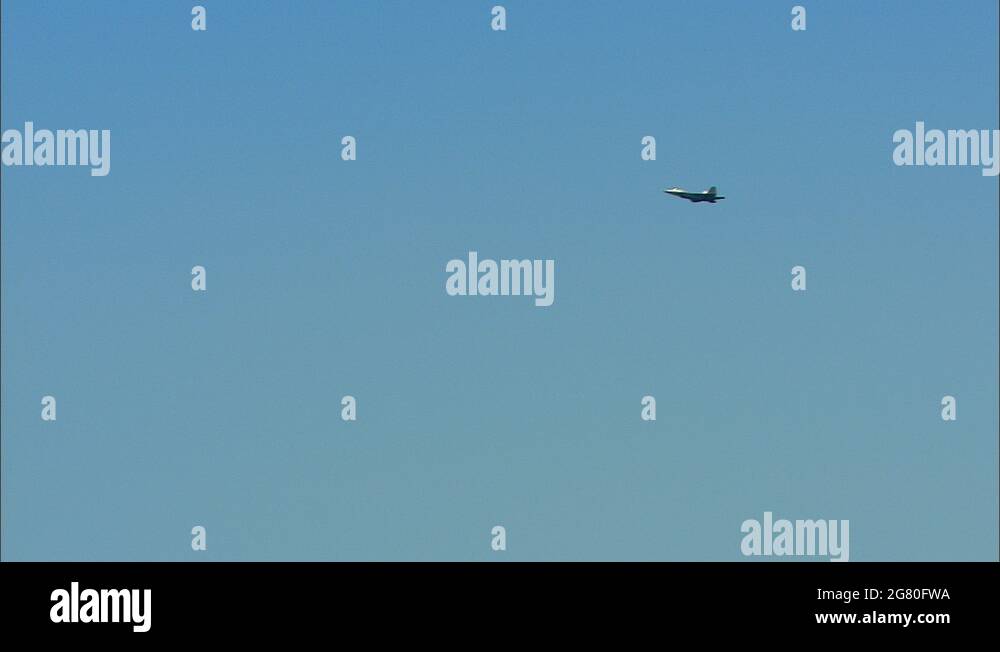Lockheed Martin F-22 Raptor Tight Turn Stock Video Footage - Alamy