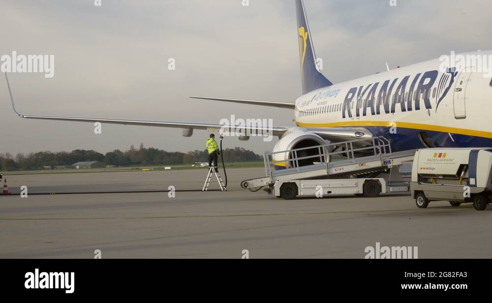 Airplane passenger loading Stock Videos & Footage - HD and 4K Video ...