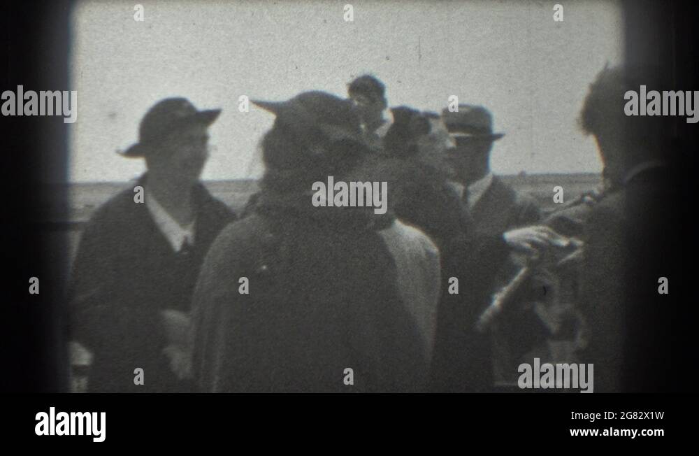 Handling package Stock Videos & Footage - HD and 4K Video Clips - Alamy