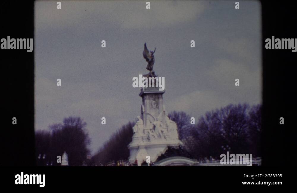 Statue pointing Stock Videos & Footage - HD and 4K Video Clips - Alamy