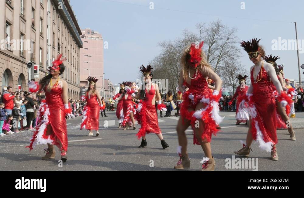 Samba dancers parade Stock Videos & Footage - HD and 4K Video Clips - Alamy