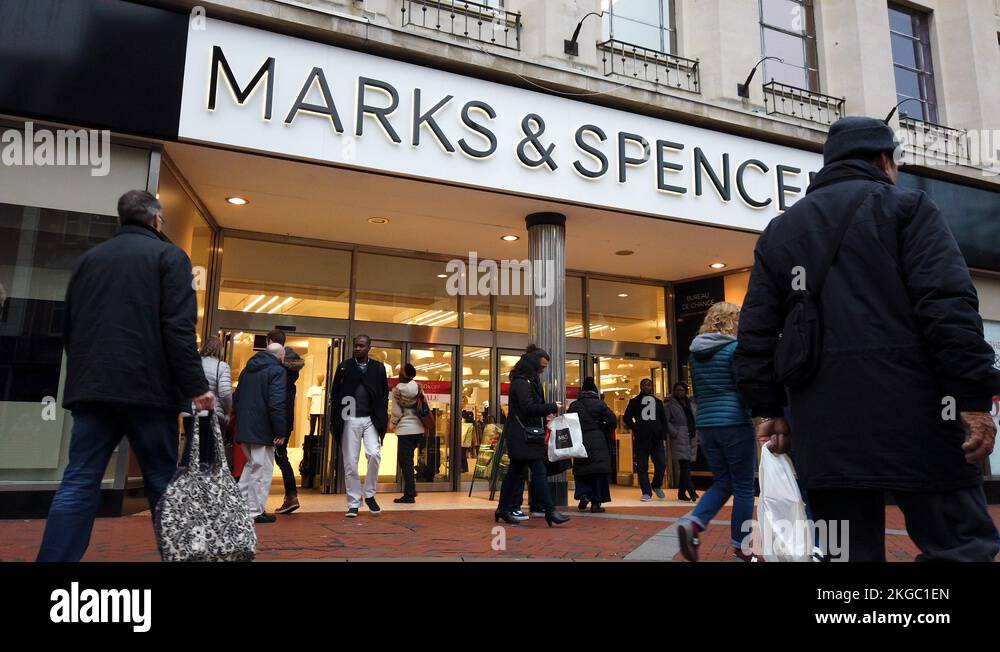 Shoppers outside marks Stock Videos & Footage - HD and 4K Video Clips ...