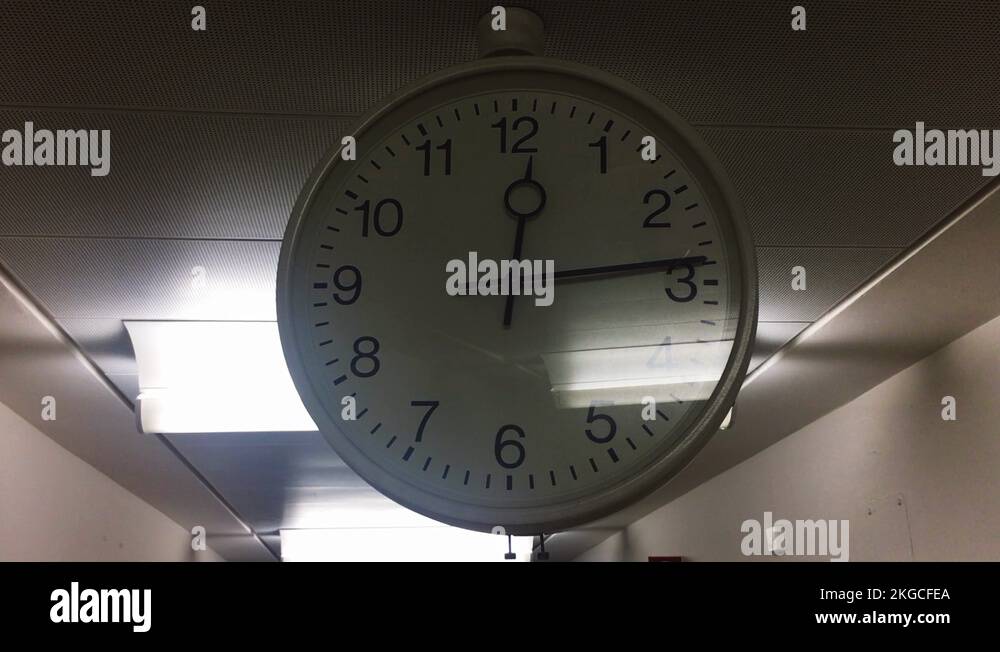 15 clock Stock Videos & Footage - HD and 4K Video Clips - Alamy
