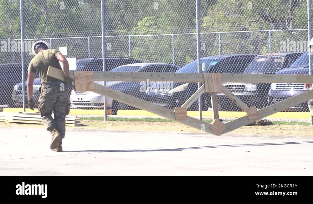 Timber trusses Stock Videos & Footage - HD and 4K Video Clips - Alamy