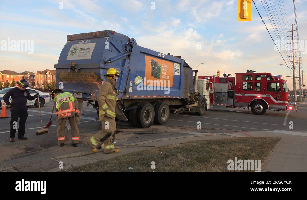 Garbage crew Stock Videos & Footage - HD and 4K Video Clips - Alamy